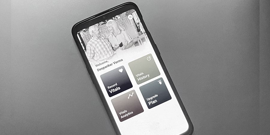 This mobile app uses smartphone's camera and flash to measure Spo2 and ...