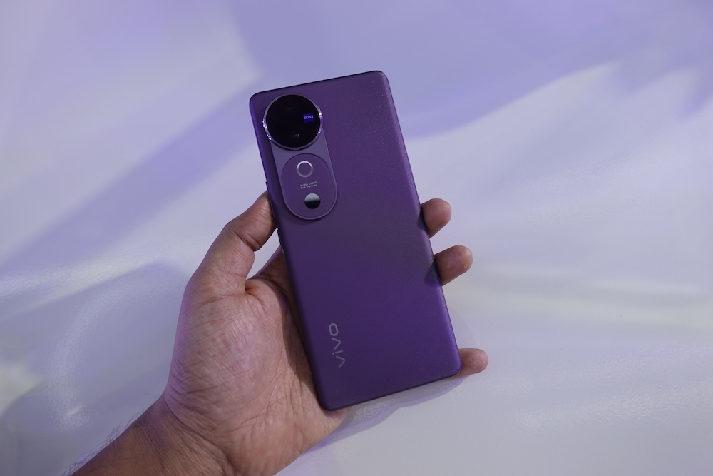 Vivo V40 and V40 Pro with 6.78-incg 120Hz AMOLED display, IP68 ratings launched in India